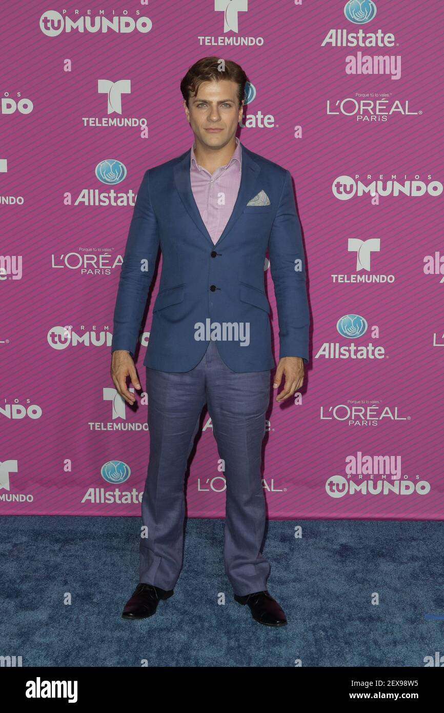 MIAMI,FL-AUGUST 20: Pablo Azar arrives at Telemundo's 'Premio Tu Mundo ...