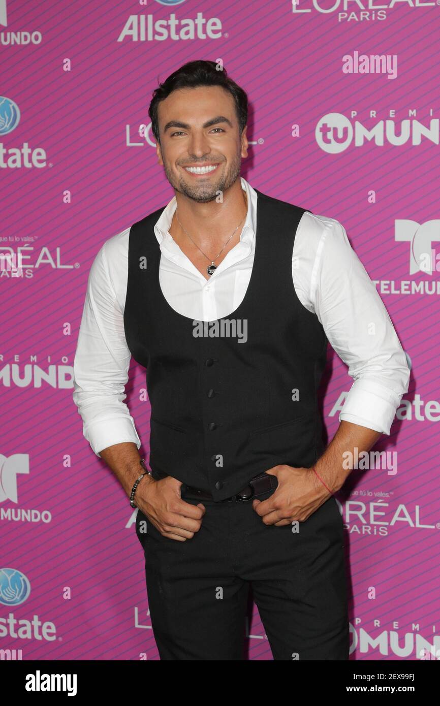 MIAMI,FL-AUGUST 20: Gabriel Valenzuela arrives at Telemundo's 'Premio ...