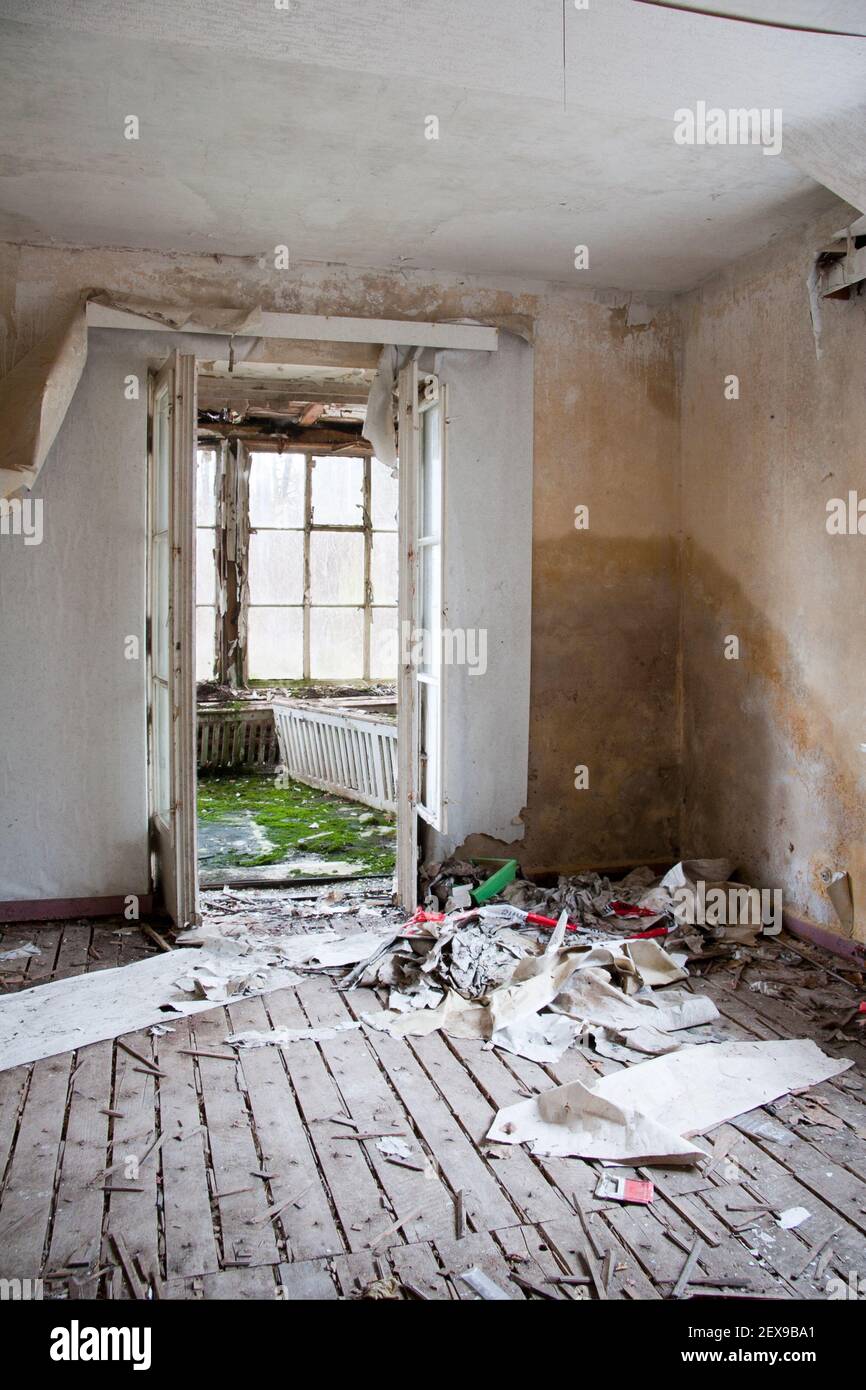 Deserted location hi-res stock photography and images - Alamy