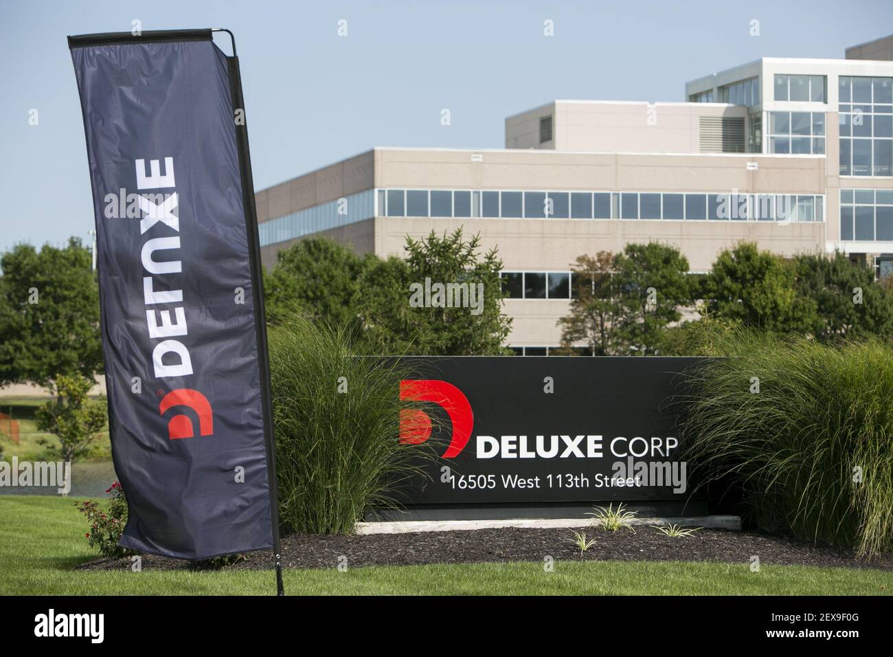 Deluxe Corporation Logo