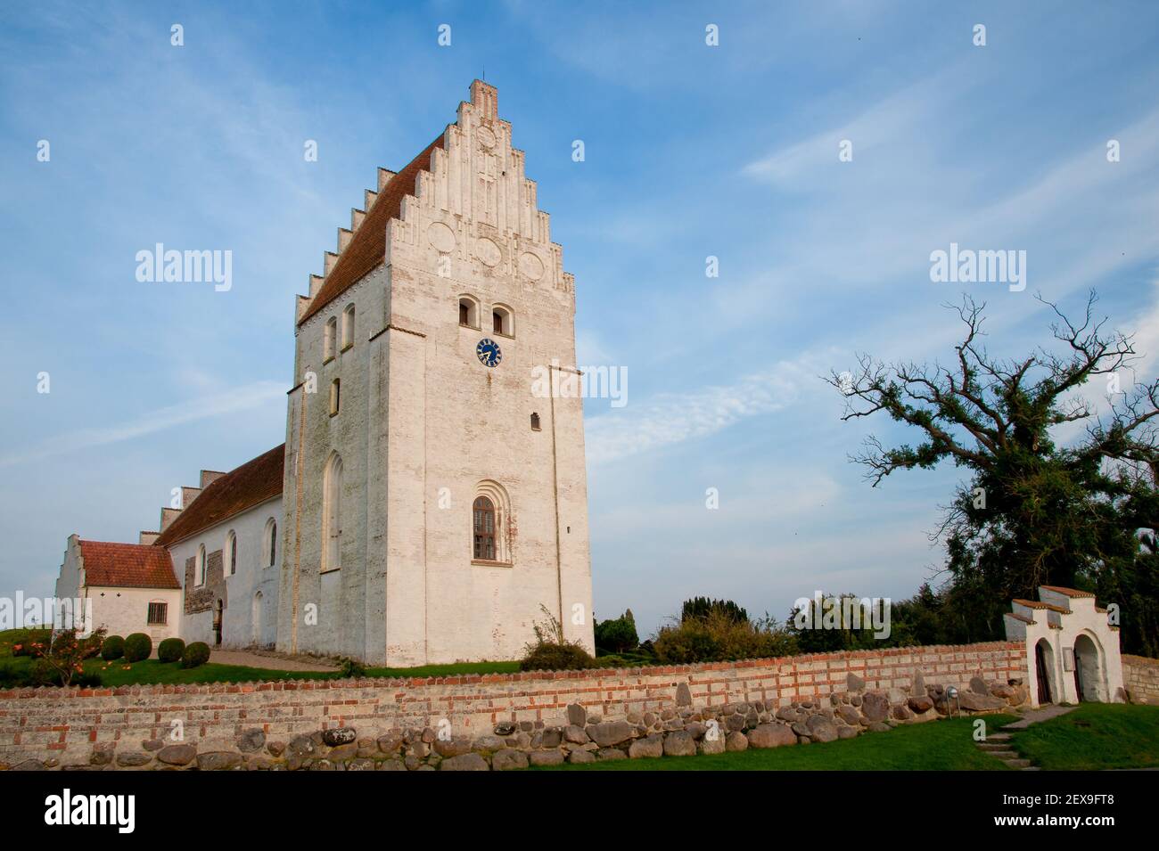 Church medieval funeral hi-res stock photography and images - Alamy