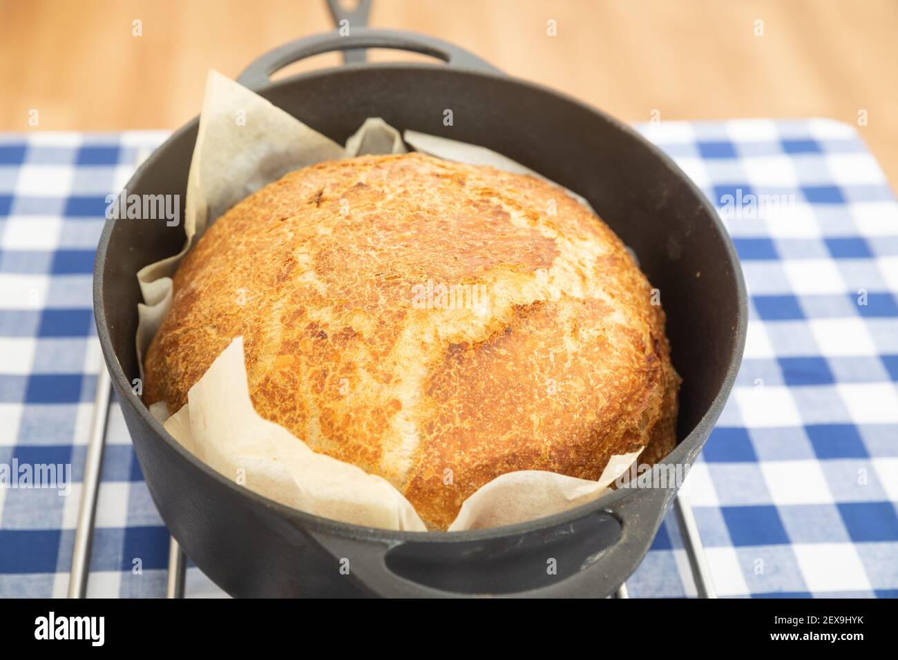 Fresh crusty cob wholemeal loaf cooked in a dutch oven Stock Photo - Alamy