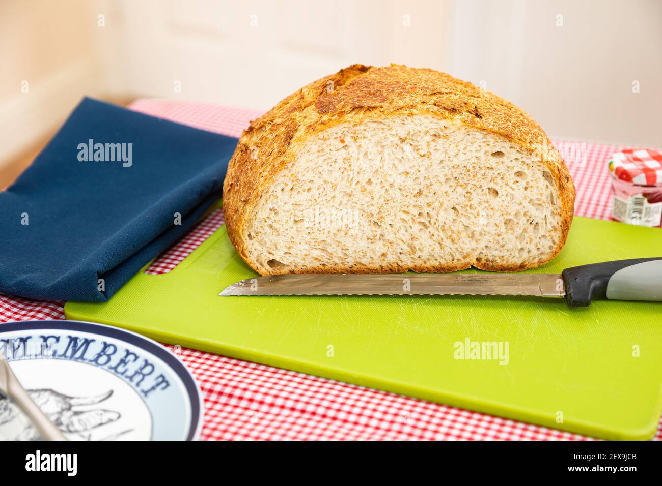 Fresh crusty cob wholemeal loaf cooked in a dutch oven Stock Photo - Alamy