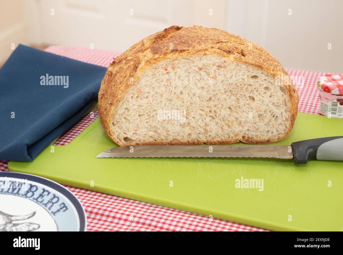 Fresh crusty cob wholemeal loaf cooked in a dutch oven Stock Photo - Alamy
