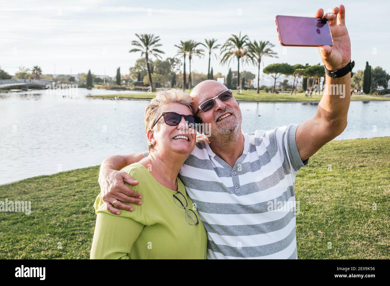 Vintage senior couple selfie hi-res stock photography and images - Alamy