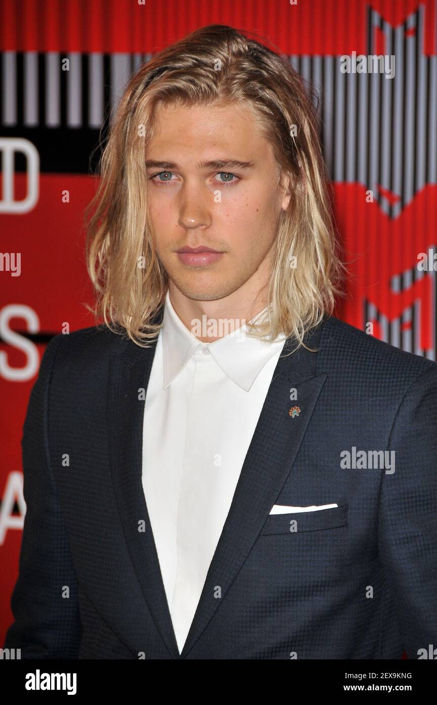 Austin Butler arrives at the 2015 MTV Video Music Awards held at ...