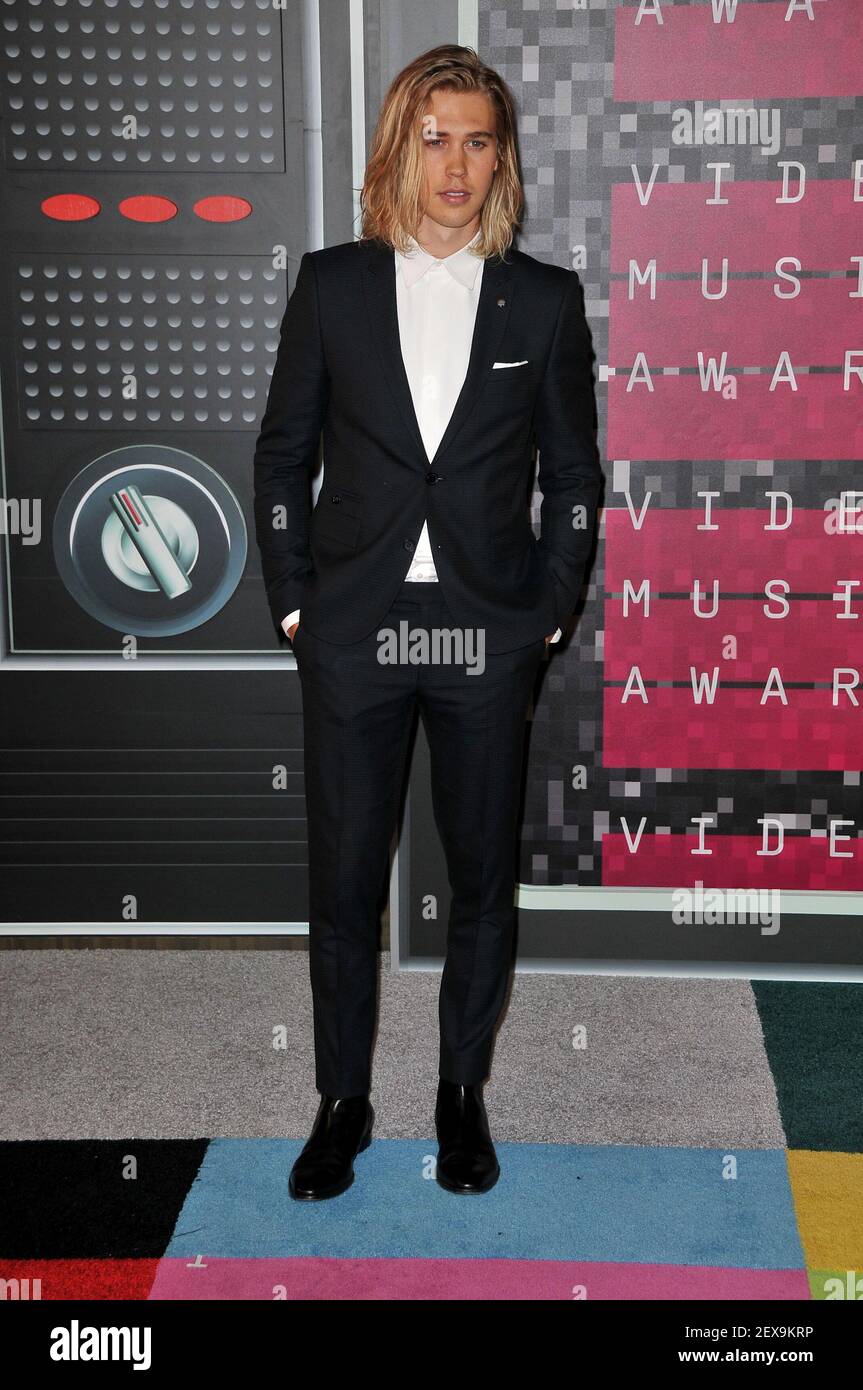 Austin Butler arrives at the 2015 MTV Video Music Awards held at ...