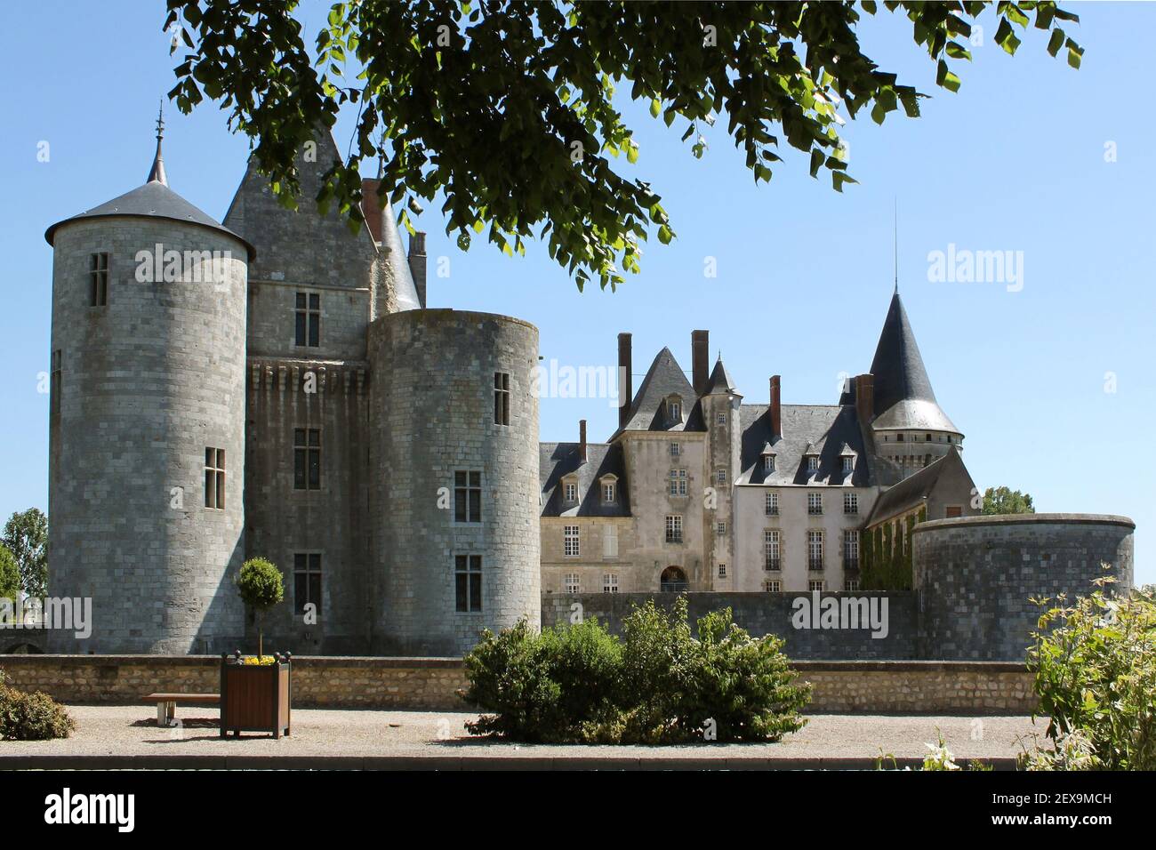 Castles wall hi-res stock photography and images - Alamy