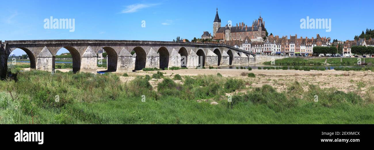 Castles bridge antique mediaeval arch hi-res stock photography and ...