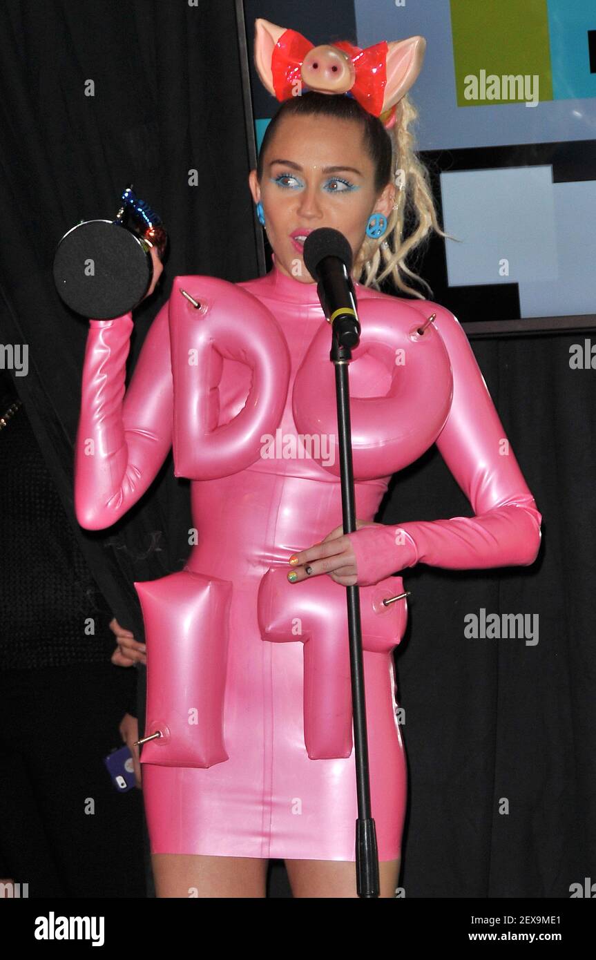 Host Miley Cyrus, styled by Simone Harouche, backstage at the 2015 MTV ...