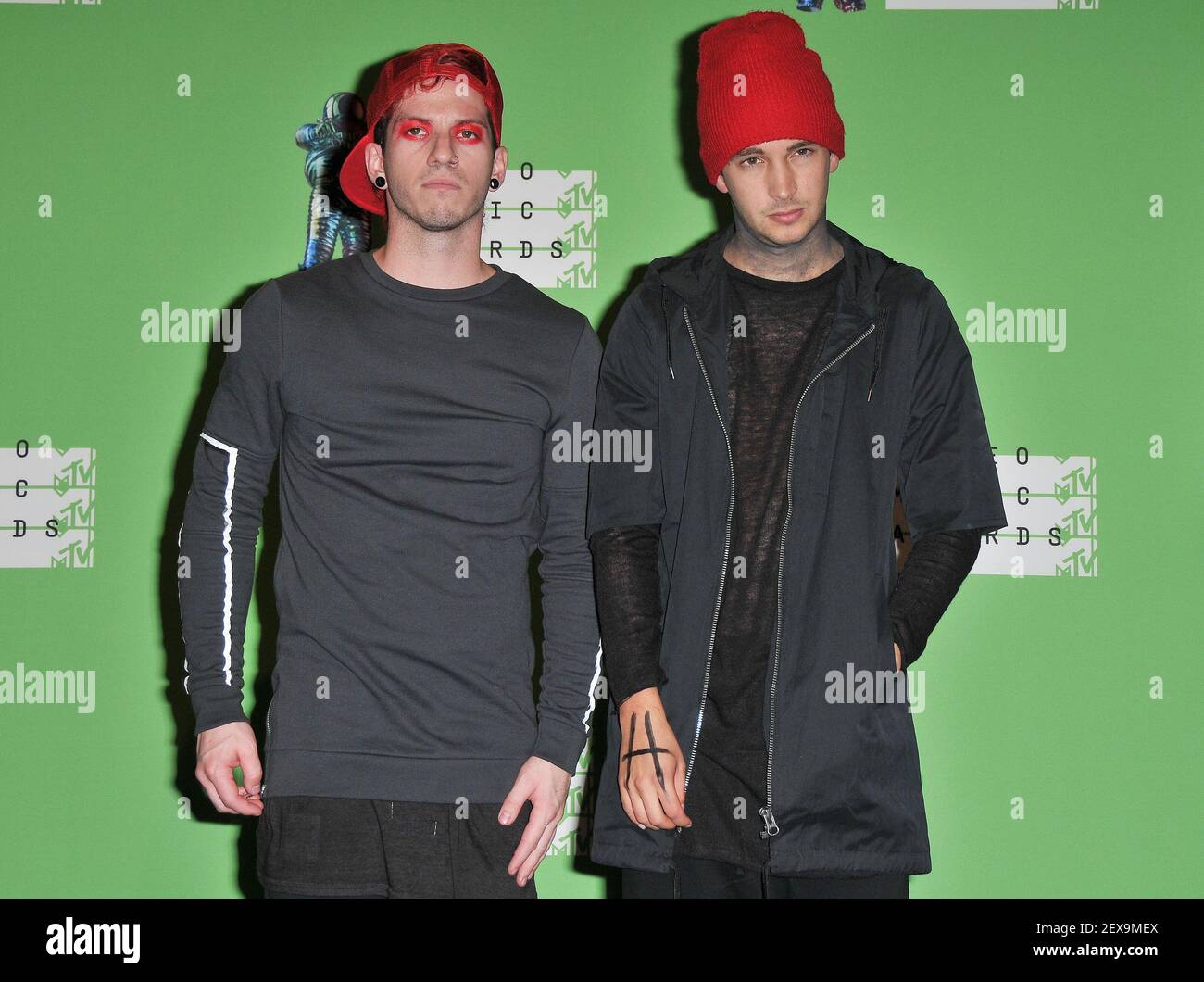 (L-R) Twenty One Pilots - Josh Dun and Tyler Joseph at the 2015 MTV ...