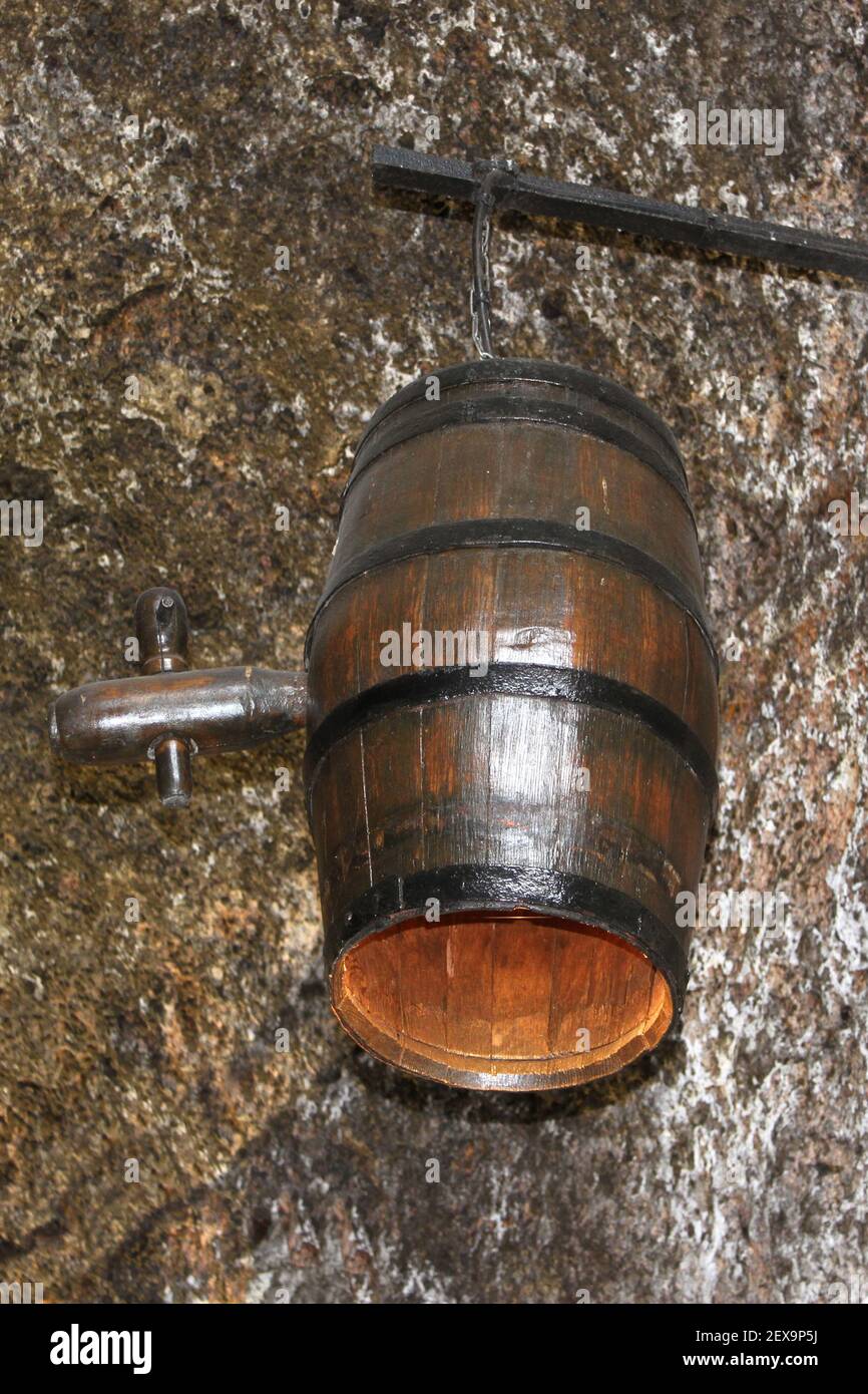 Barrel press hi-res stock photography and images - Alamy