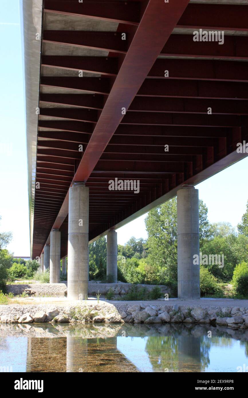 Frame bridge hi-res stock photography and images - Alamy