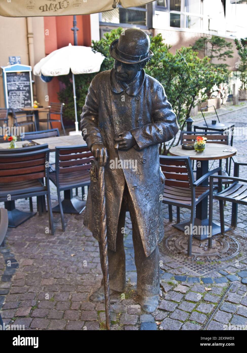 Gentleman resting hi-res stock photography and images - Alamy