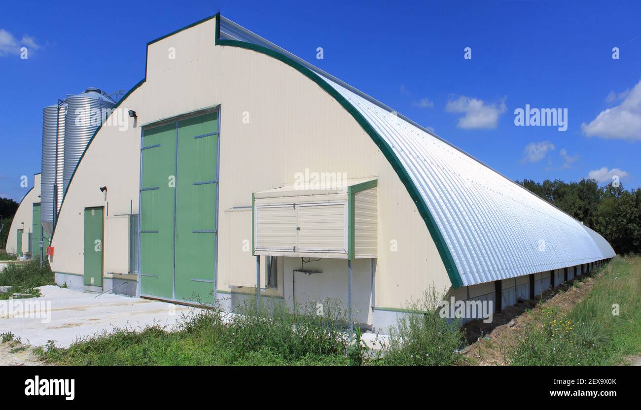 Chicken farm building hi-res stock photography and images - Alamy
