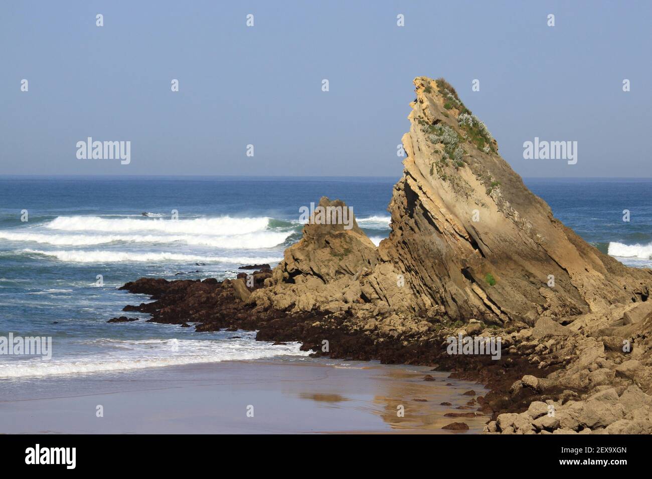 Rugged wild coast hi-res stock photography and images - Alamy