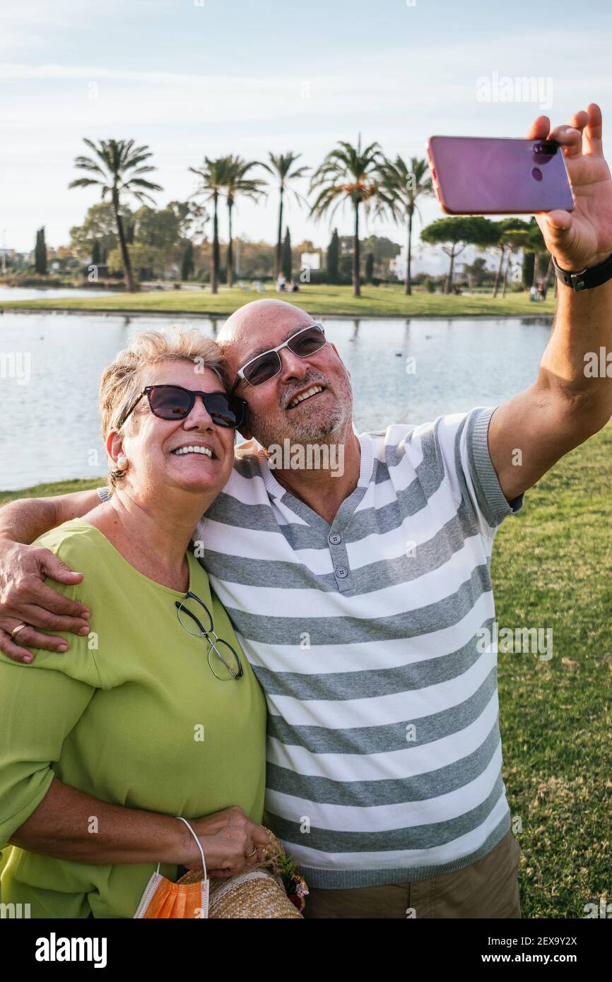 Vintage senior couple selfie hi-res stock photography and images - Alamy
