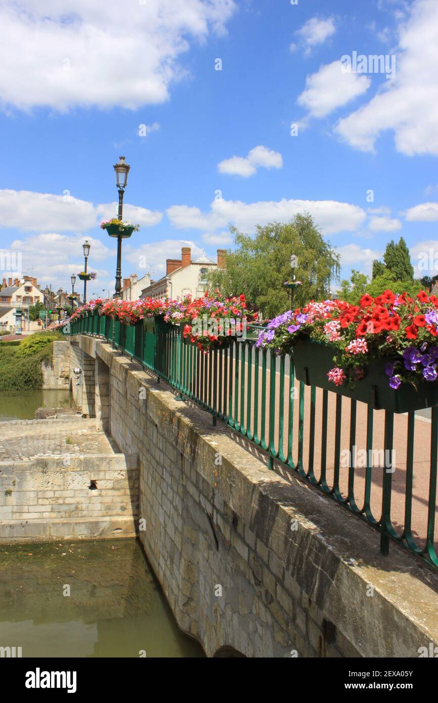 Flower bridge hi-res stock photography and images - Alamy