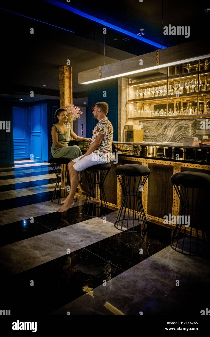 Couple flirting bar hi-res stock photography and images - Alamy