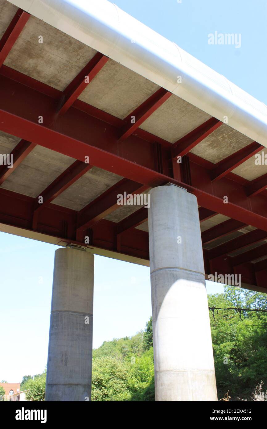 Bridge frame hi-res stock photography and images - Alamy