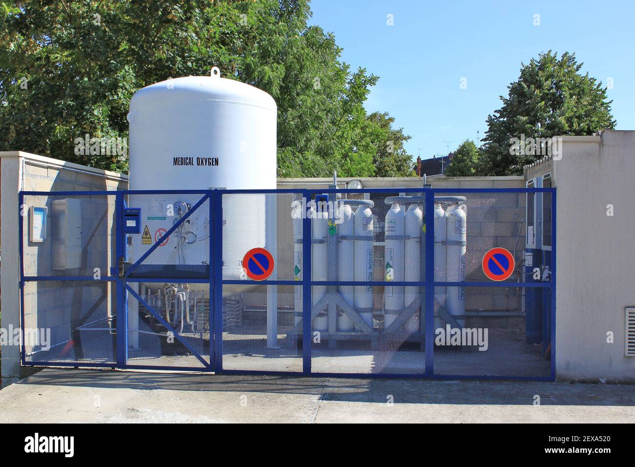 Hospital medical equipment air oxygen hi-res stock photography and ...