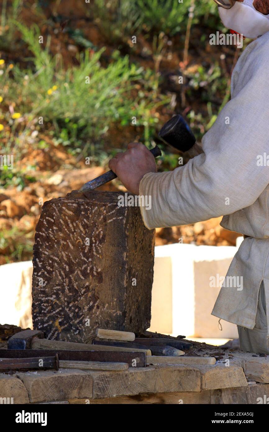Stonecutter hi-res stock photography and images - Alamy