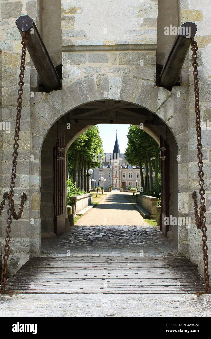 Bridge castle hi-res stock photography and images - Alamy