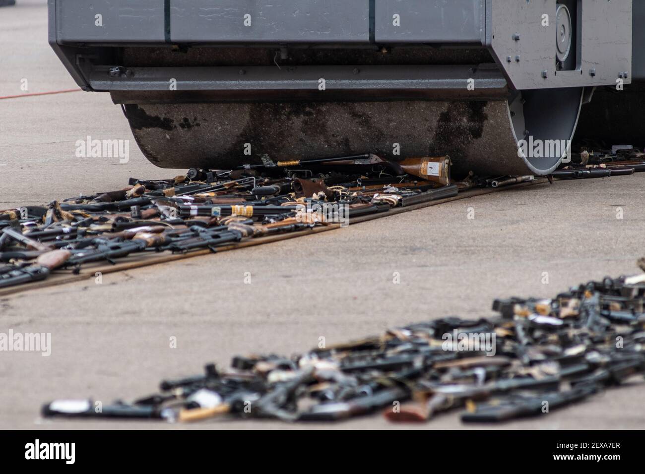 Submachine guns hi-res stock photography and images - Alamy