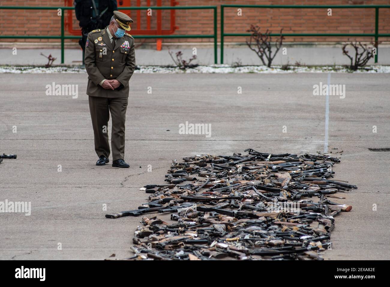 Army looks hi-res stock photography and images - Alamy