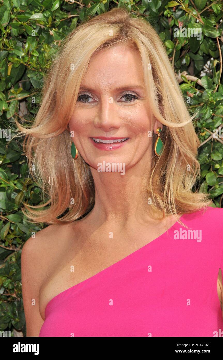 Beth Littleford arrives at the 2015 Creative Arts Emmy Awards held at ...