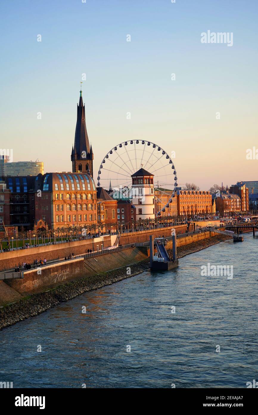 Skyline riesenrad hi-res stock photography and images - Alamy