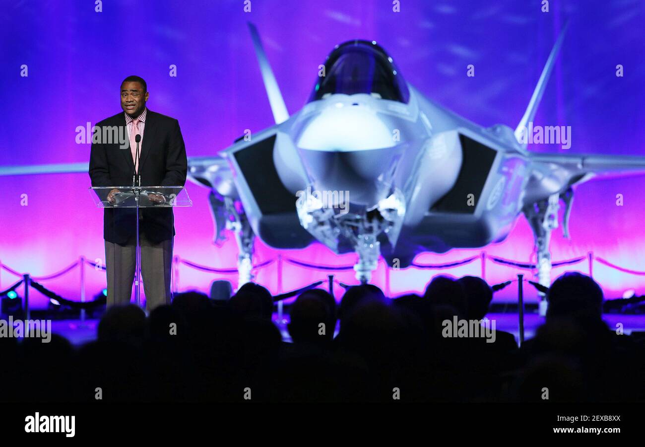 Congressman Marc Veasey speaks at the Lockheed Martin rollout ceremony ...