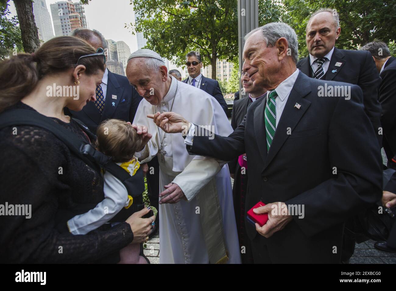 Pope Francis greets Emma Bloomberg and her daughter Zelda as former New ...