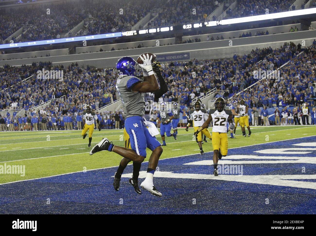Kentucky wide receiver Dorian Baker (2) scores a fourth-quarter ...