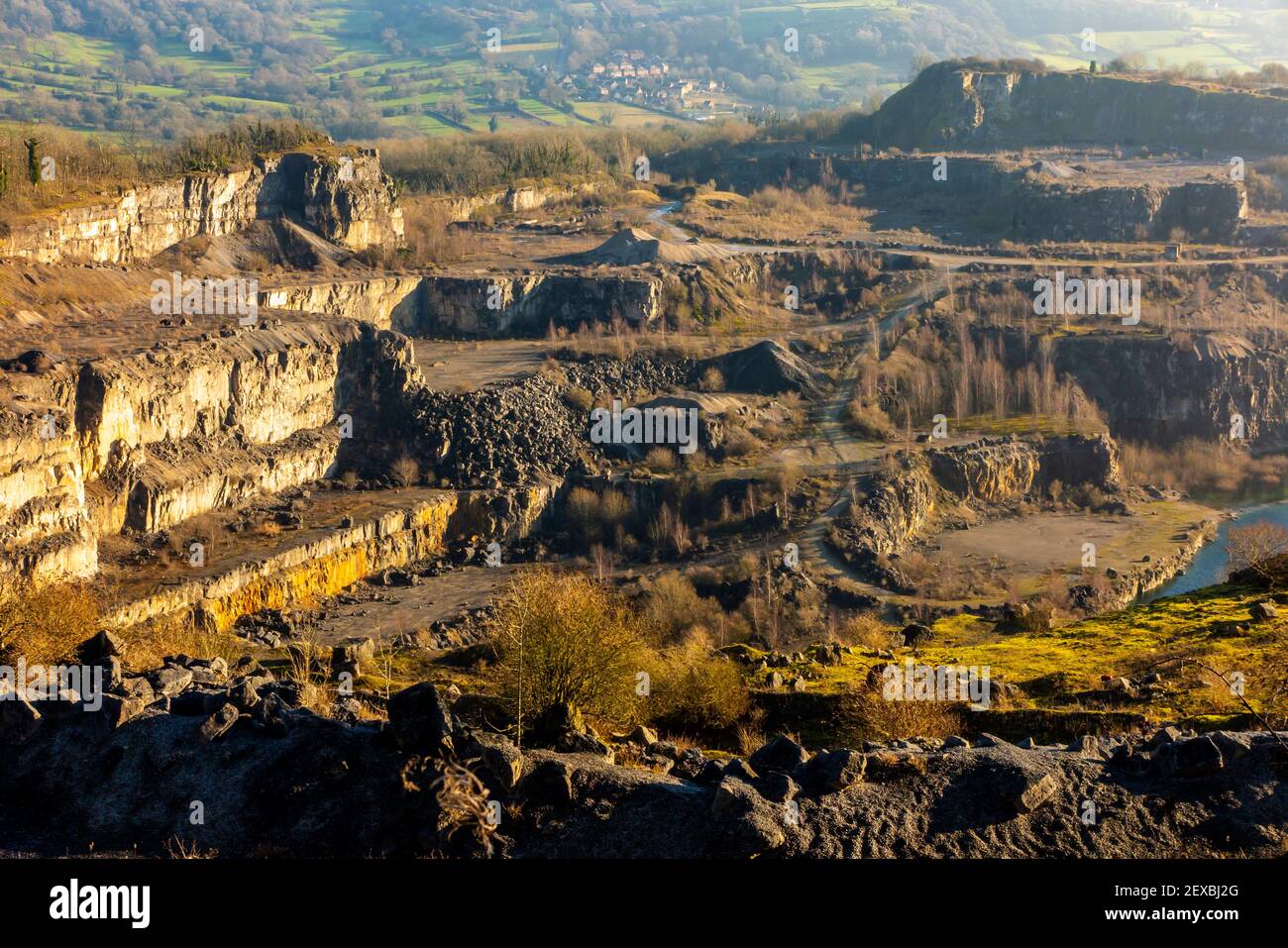 Disused quarry in peak district hi-res stock photography and images - Alamy