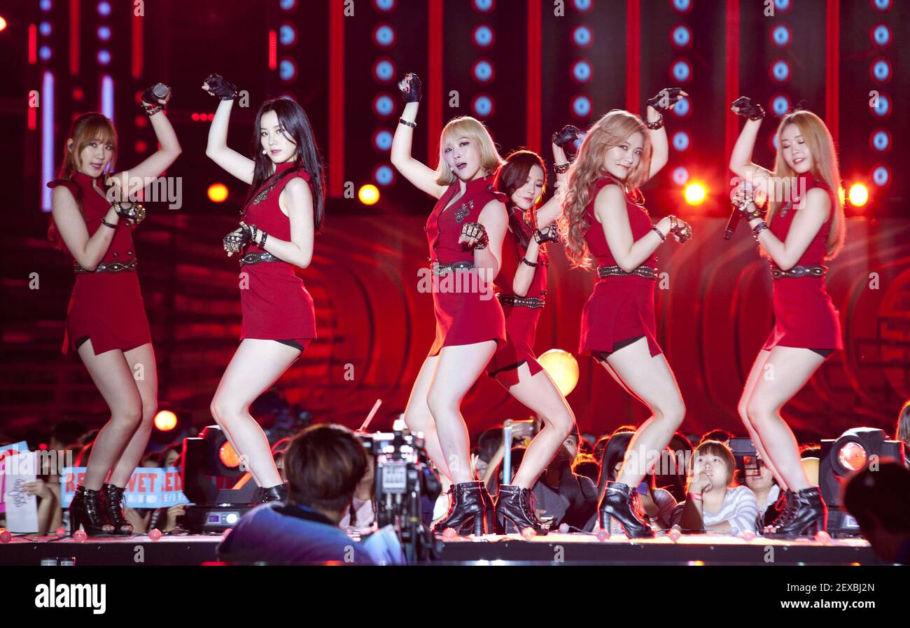 20 September 2015 - Gyeongju, South Korea : South Korean K-Pop girl ...