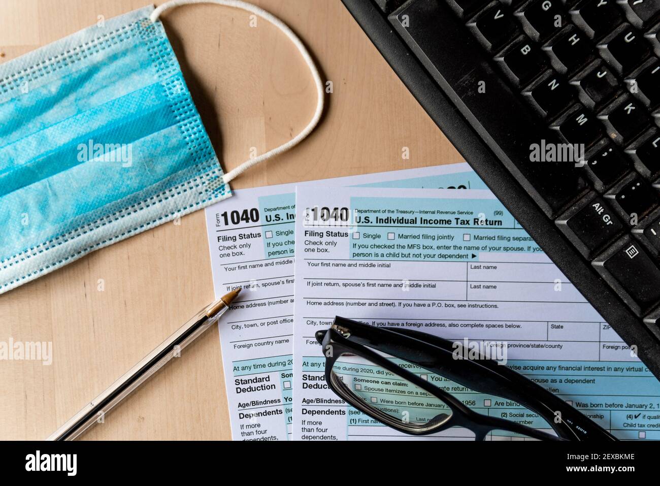 1040 form 2021 hi-res stock photography and images - Alamy