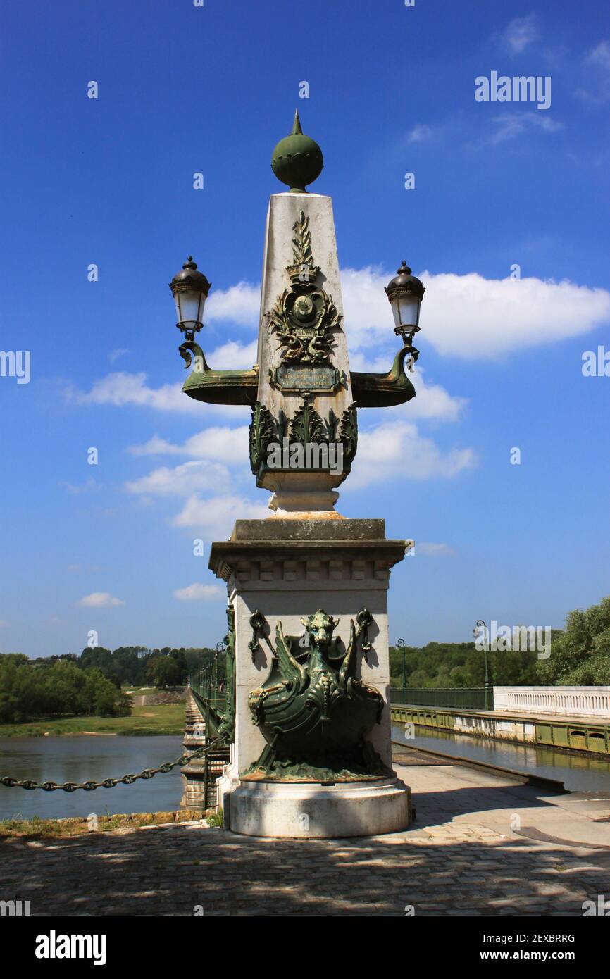 Monument boats hi-res stock photography and images - Alamy