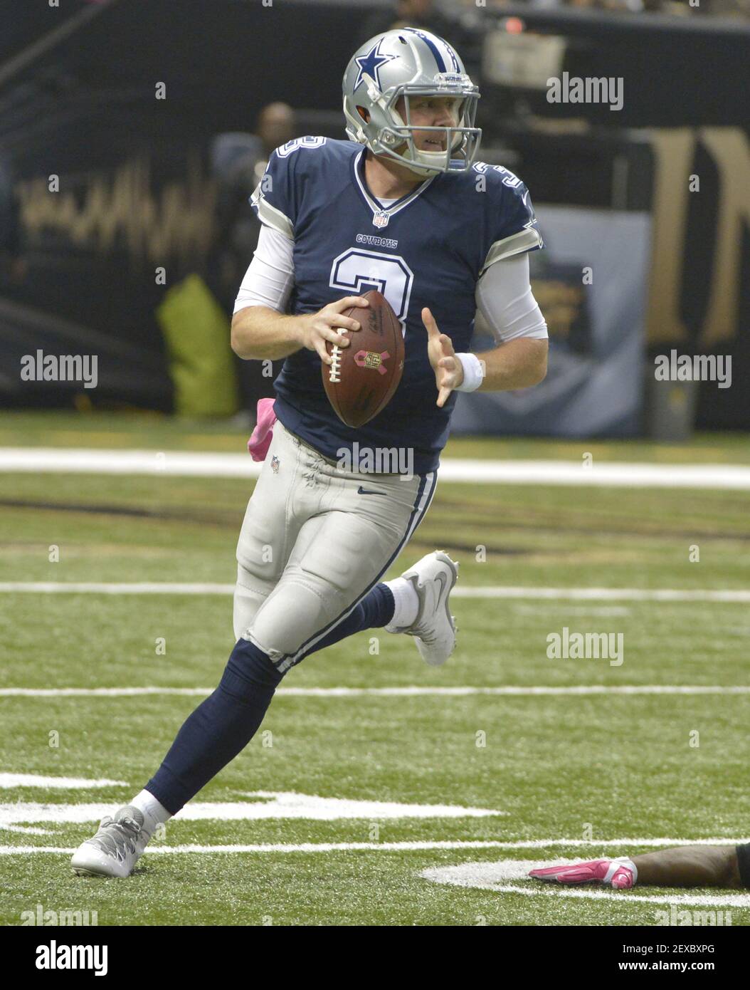 Dallas Cowboys quarterback Brandon Weeden (3) scrambles on Sunday, Oct ...