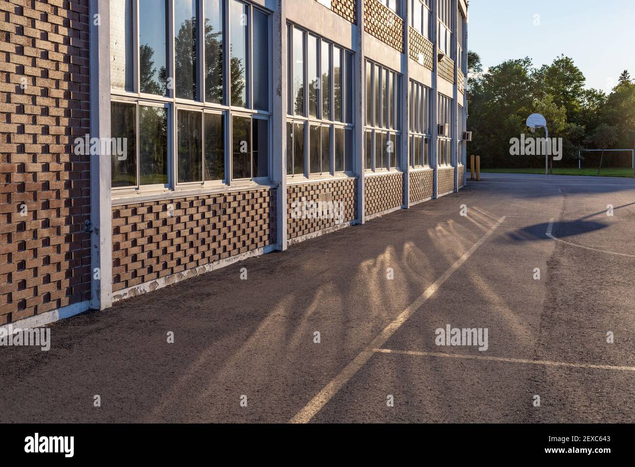 Secondary school children back hi-res stock photography and images - Alamy