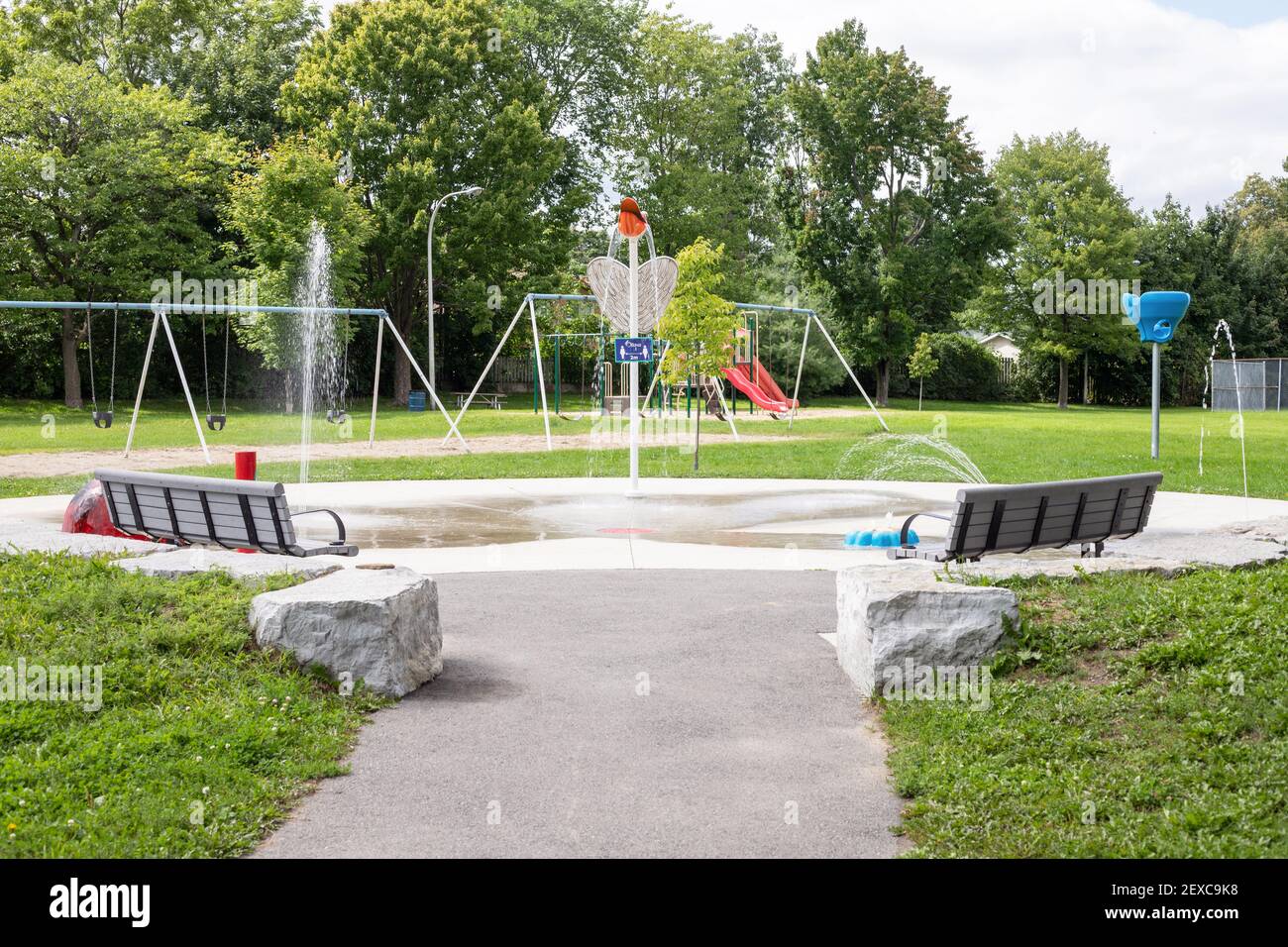 Splash pad fountain playground hi-res stock photography and images - Alamy