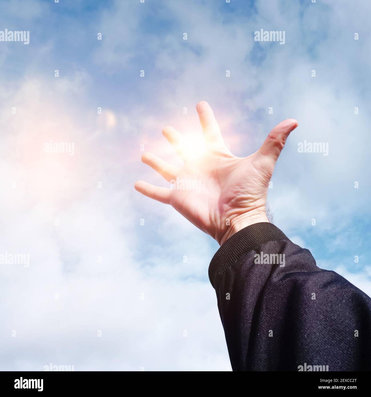 Hand reaching sun hi-res stock photography and images - Alamy
