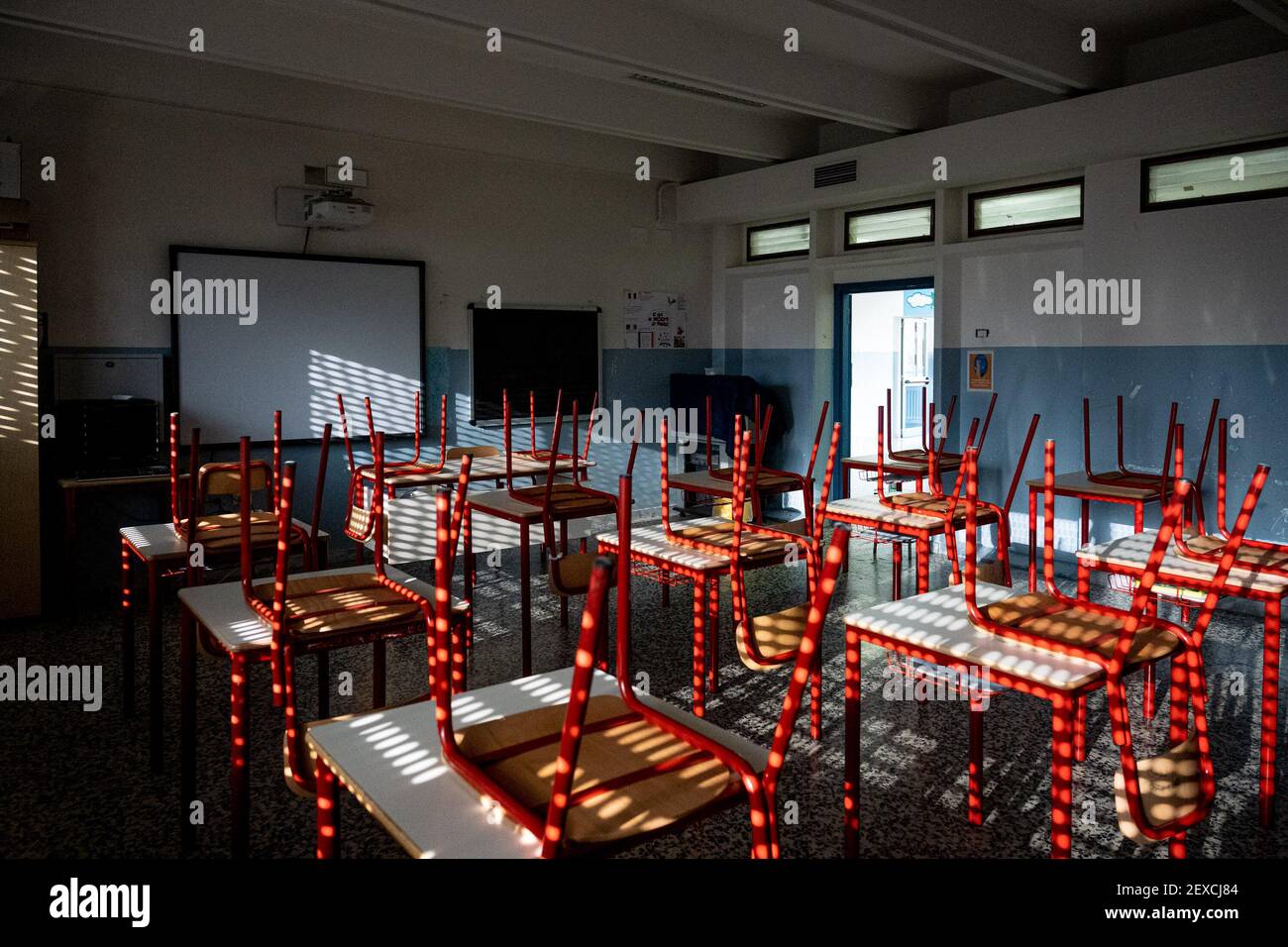 Classroom italy elementary hi-res stock photography and images - Alamy