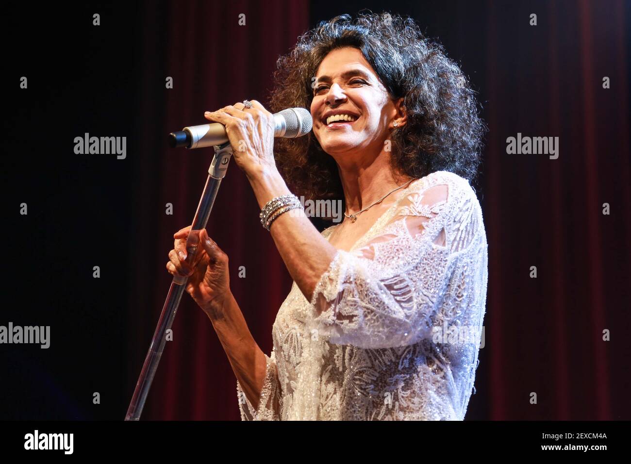 The singer Simone for presentation at Tom Brazil in the southern region ...