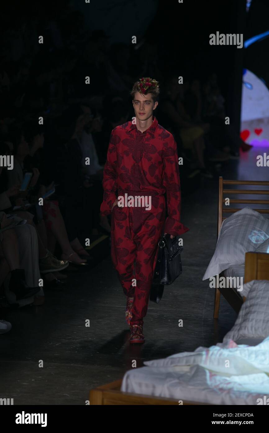 Models walk on the runway during the Ronaldo Fraga Winter 2016 Fashion ...