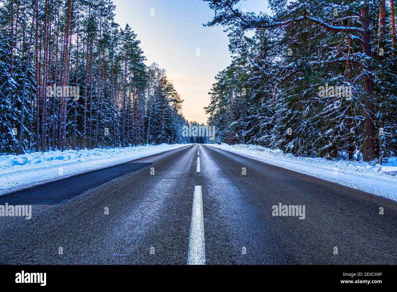 Asphalt road in winter hi-res stock photography and images - Alamy