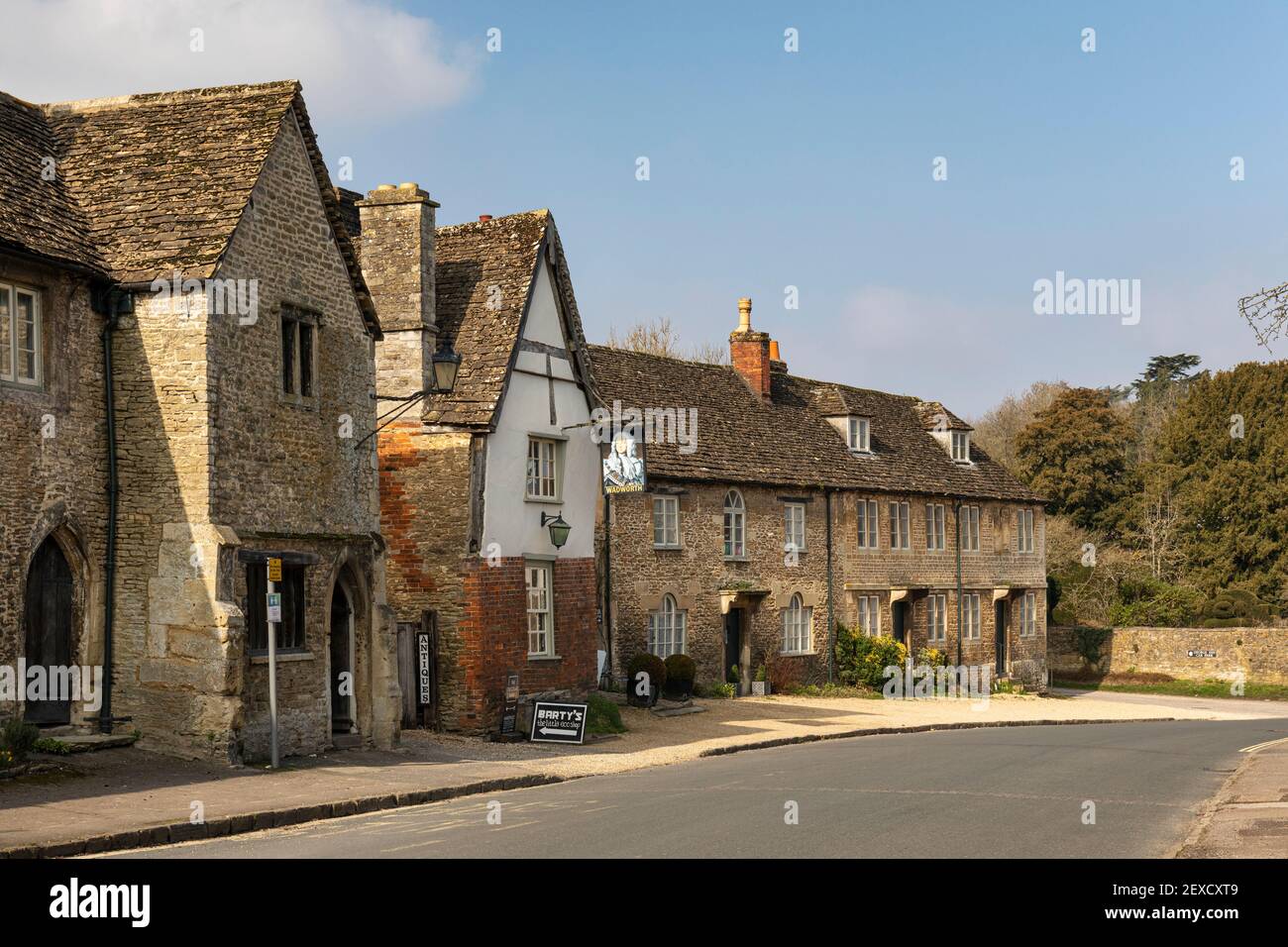 Picturesque traditional terrace stone cottages and The George Inn a ...