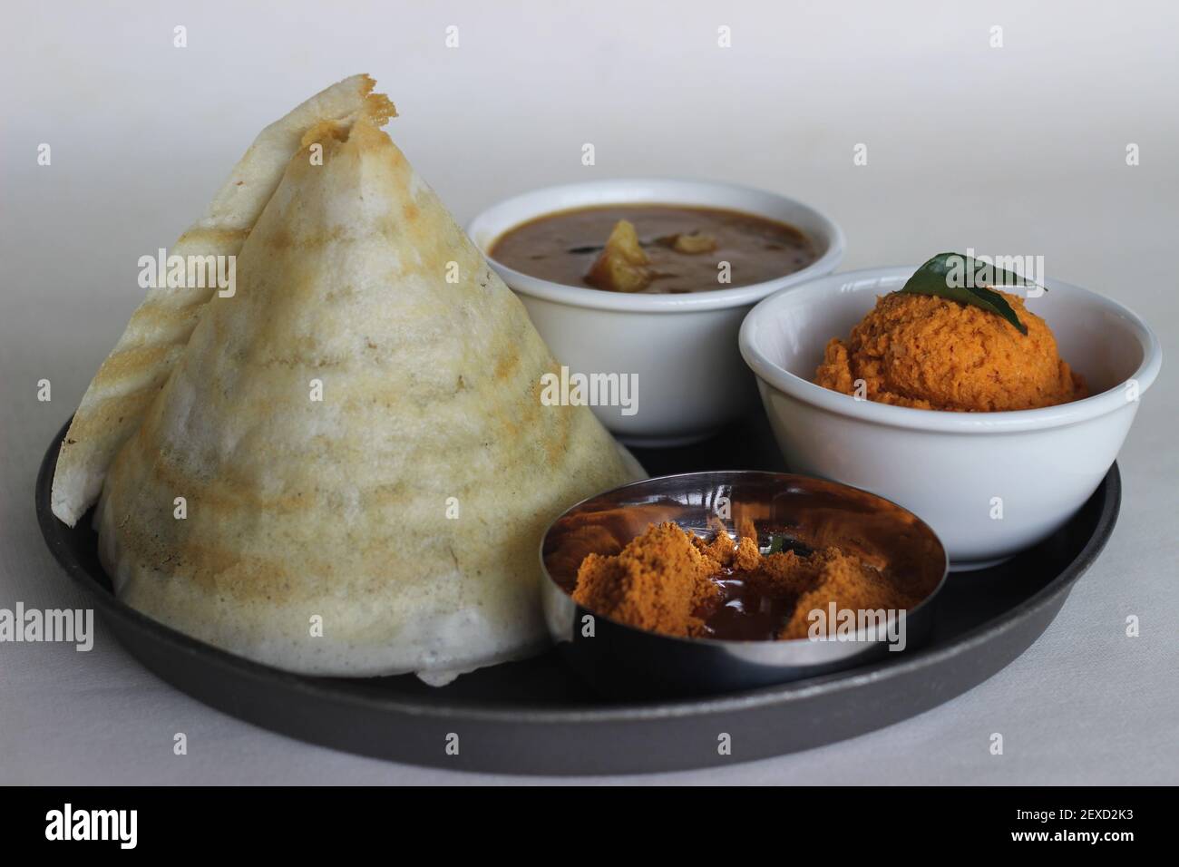 Crispy thin ghee dosa with sambar, coconut chutney and Molaha Podi ...