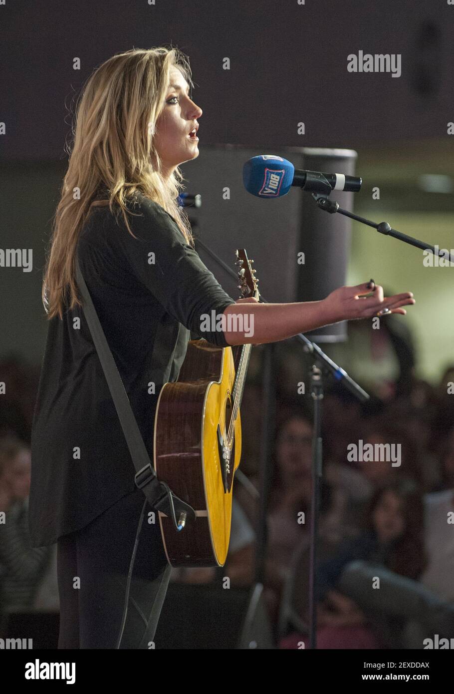 28 October 2015 - Pittsburgh, Pennsylvania - Country music artist CLARE ...