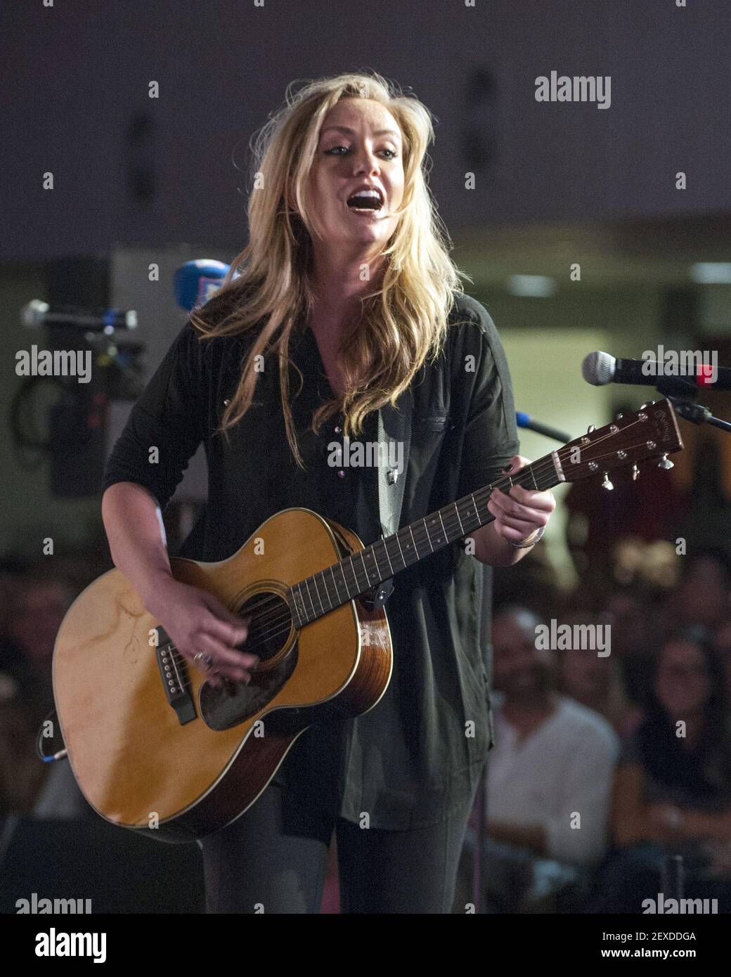 28 October 2015 - Pittsburgh, Pennsylvania - Country music artist CLARE ...